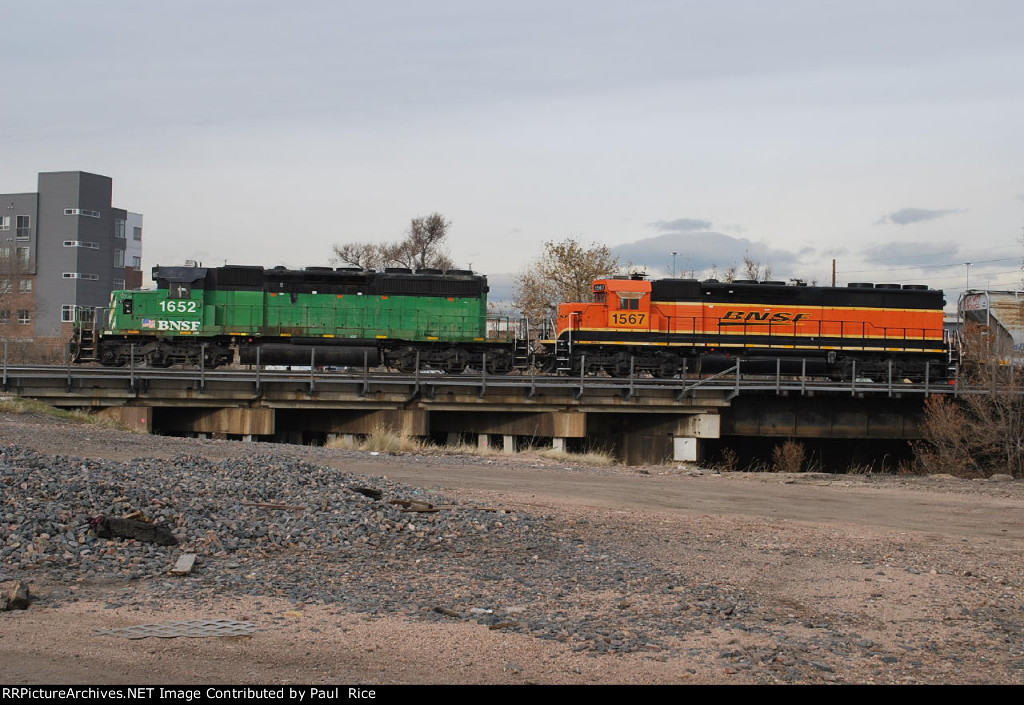 BNSF 1652 & BNSF 1567 Working The Yard